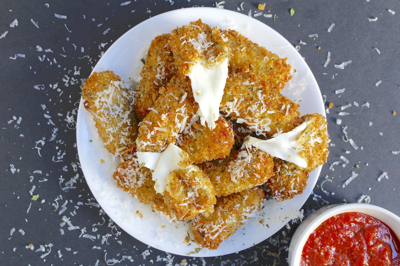 Cheesy & Extra Crispy Mozzarella Sticks | kingcooks